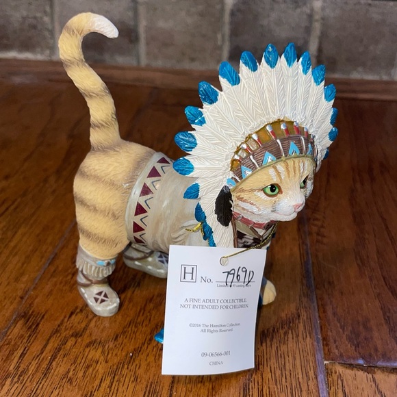 Hamilton Collection | Art | Chief Runs With Paws Cat Figurine | Poshmark
